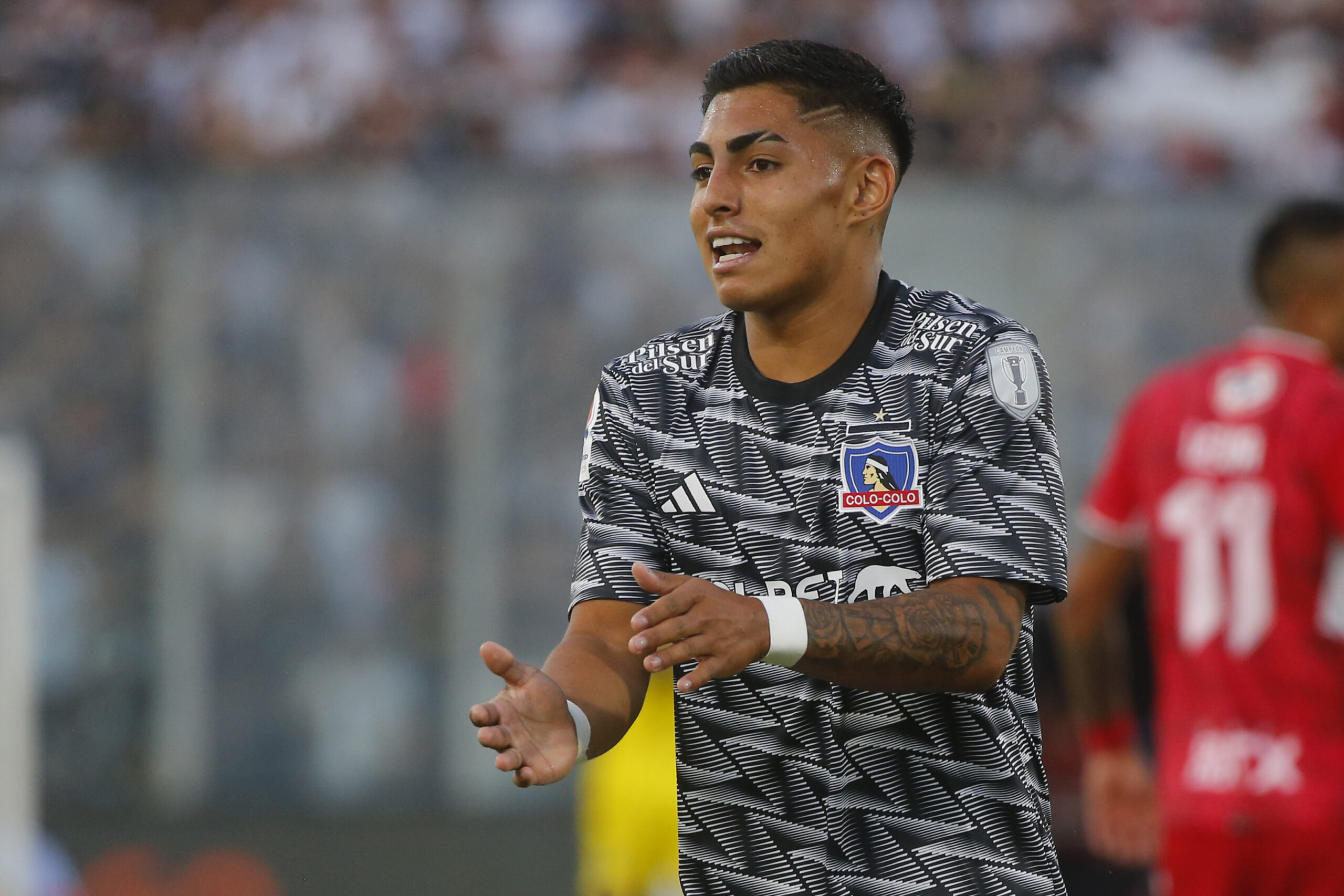 Jordhy Thompson vuelve a las filas de Colo-Colo y podrá enfrentarse a ...