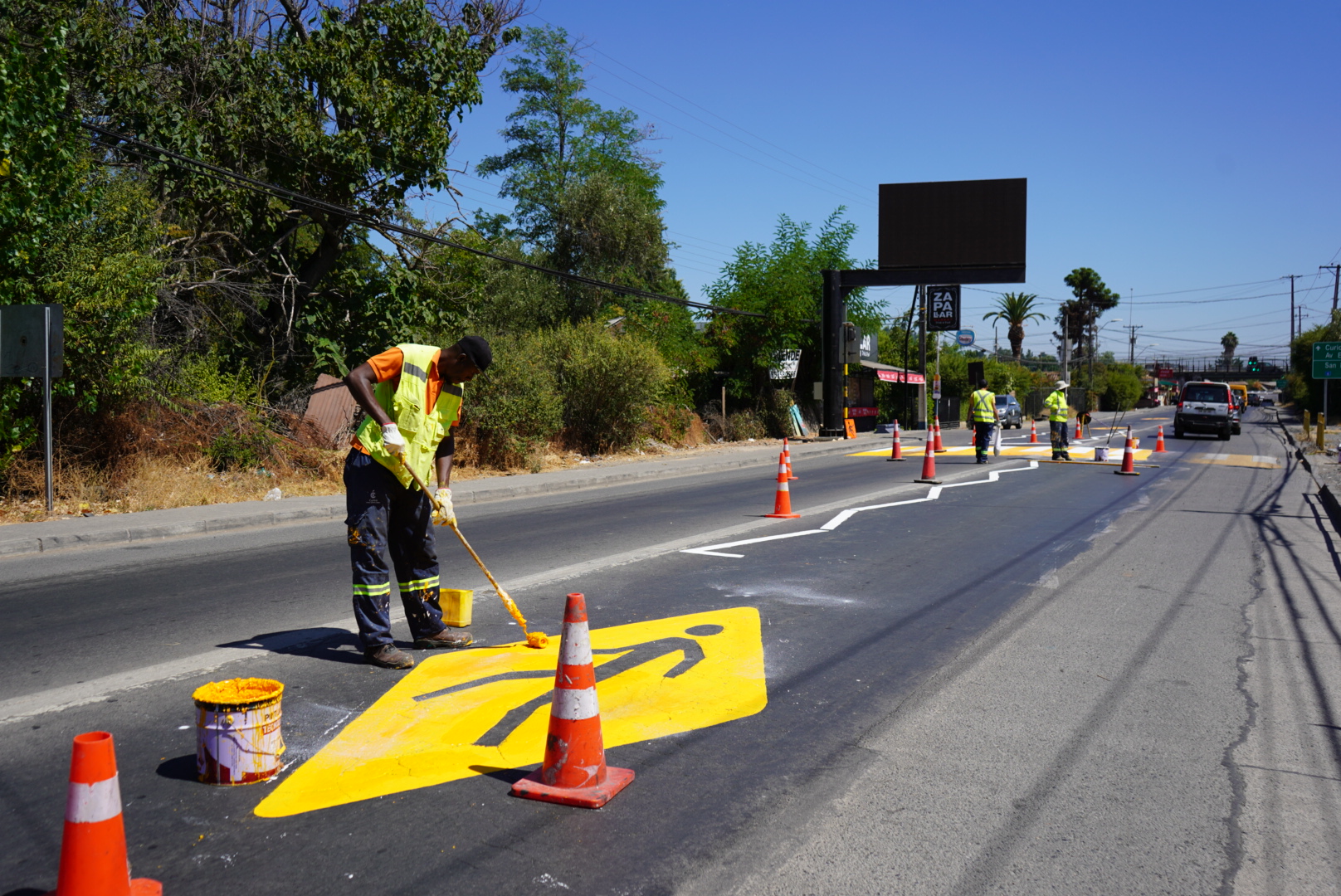 Curicó: realizan trabajos de demarcación vial frente a establecimientos ...