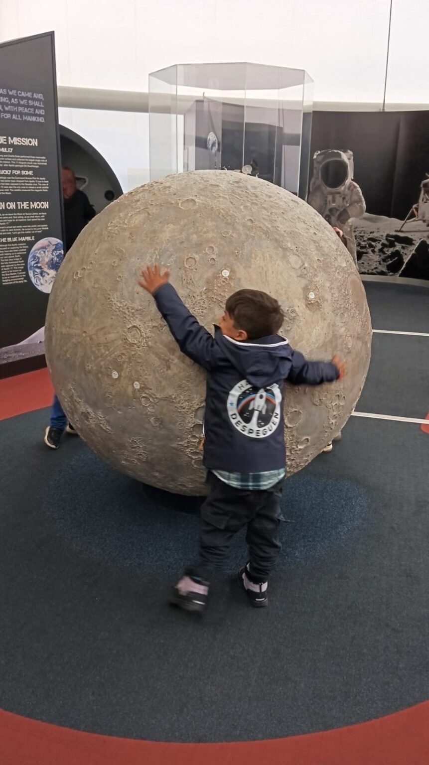 Niño de Talca viajó a Inglaterra y vivió una experiencia espacial ...