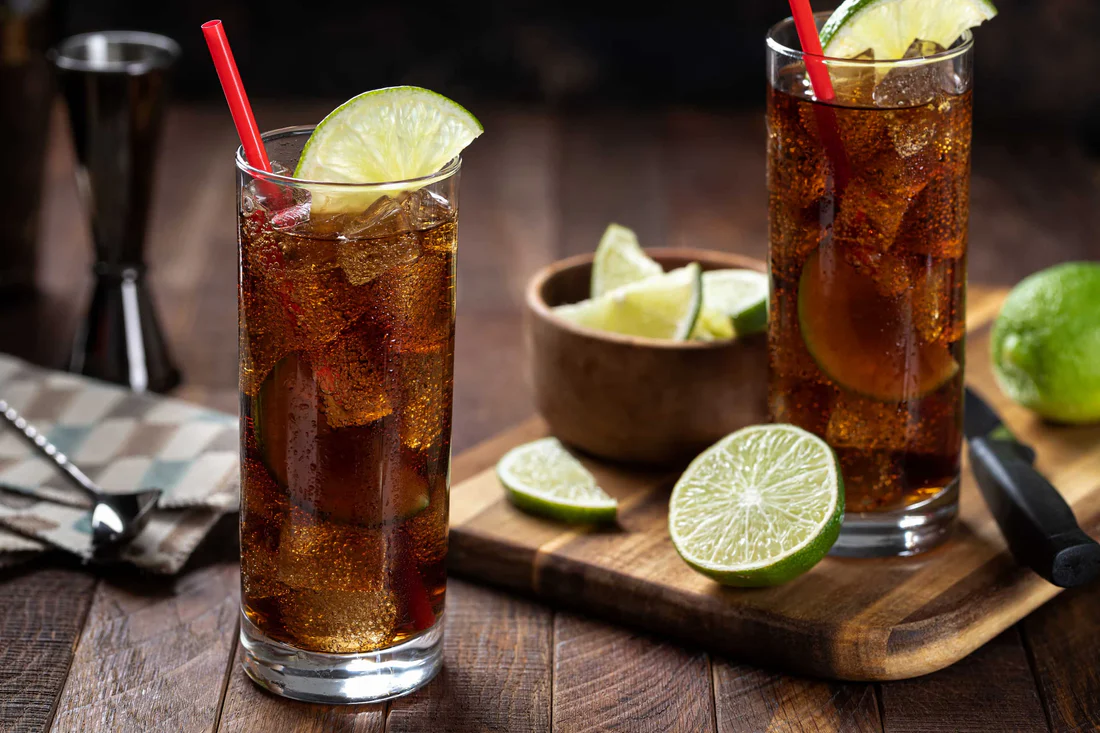 El combinado que se volvió ícono: Chile festeja el Día de la Piscola ...